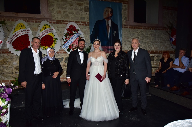 Parıl Erdem-Ergin Belli : Şık Bir Düğünle Dünyaevine Girdiler | KLASS Magazin